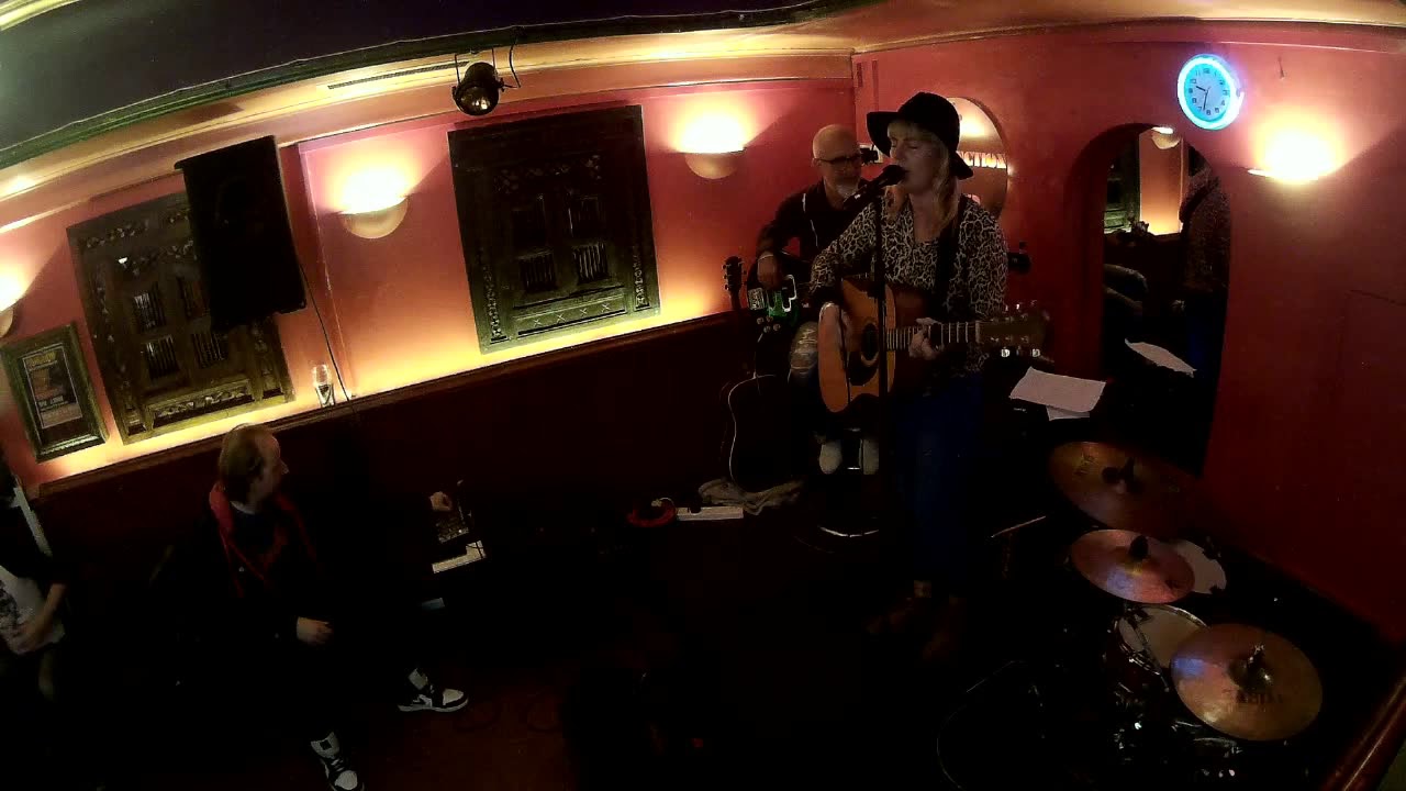 09 Holly Shillito 20191016 Up The Junction - YouTube