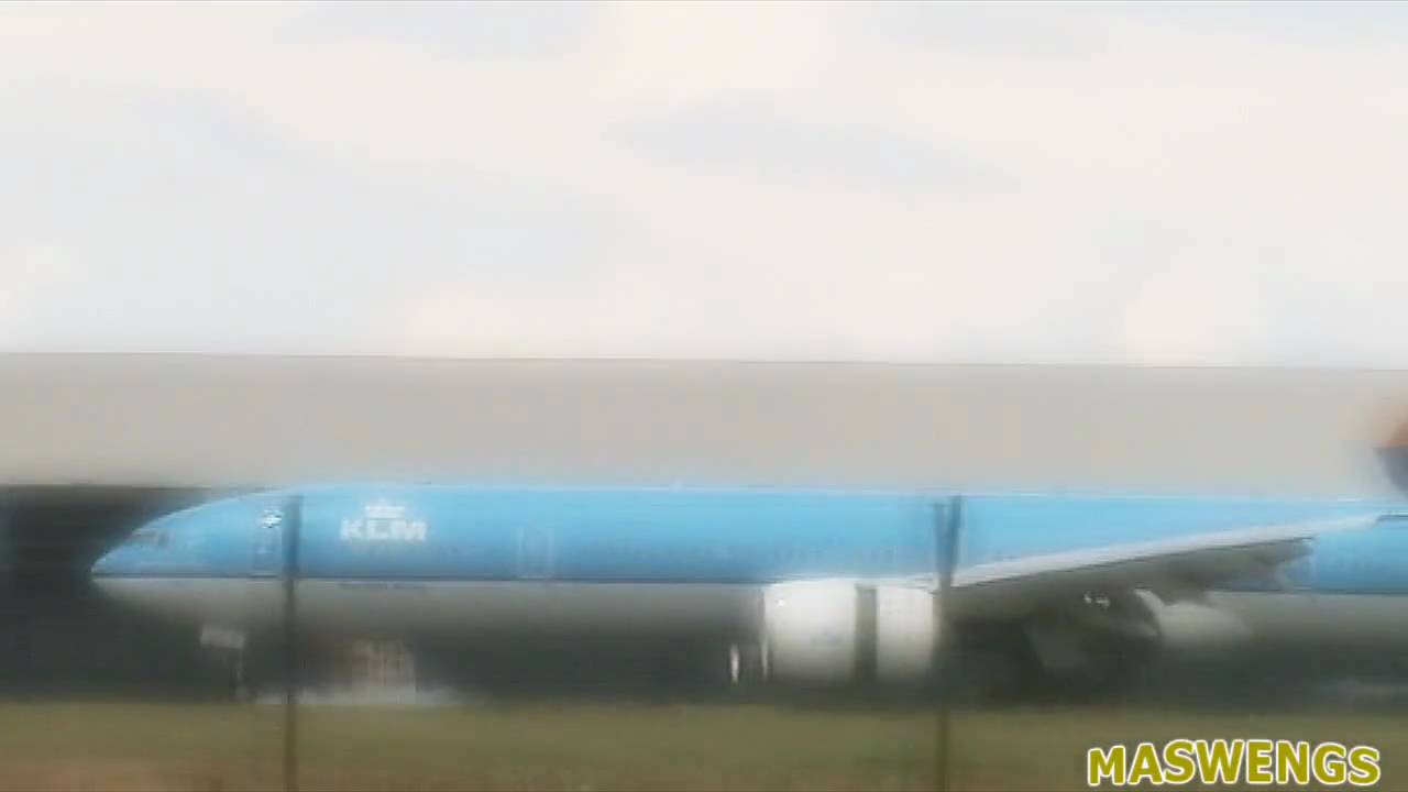 KL809 KLM Boeing 777-300ER From Amsterdam Landing 32L At Kuala Lumpur ...