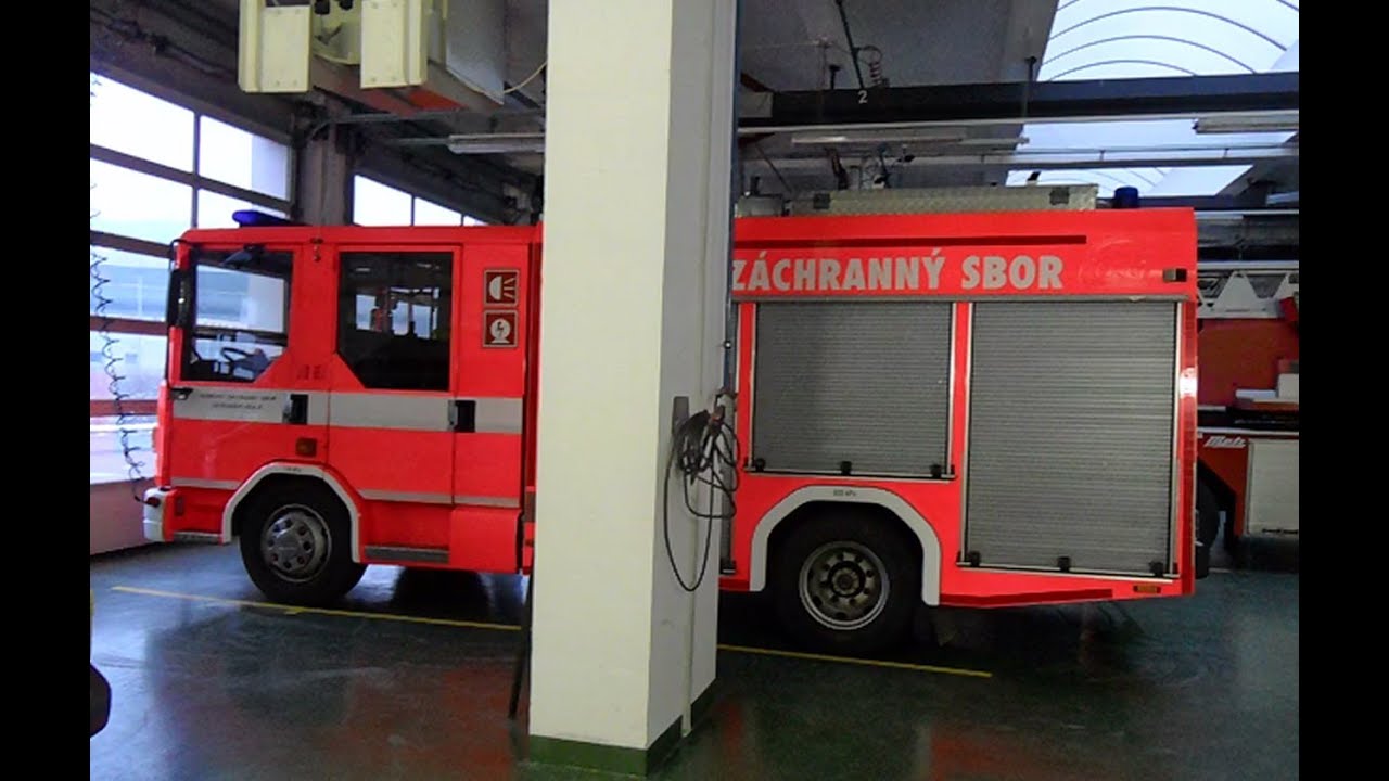 Czech fire department Dennis pumper siren demo (air horn, wail, yelp ...