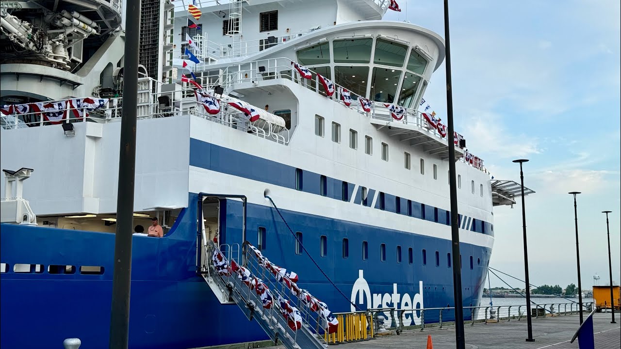 Orsted’s new 260’ long ‘ECO-EDISON’ ship for servicing wind turbines ...