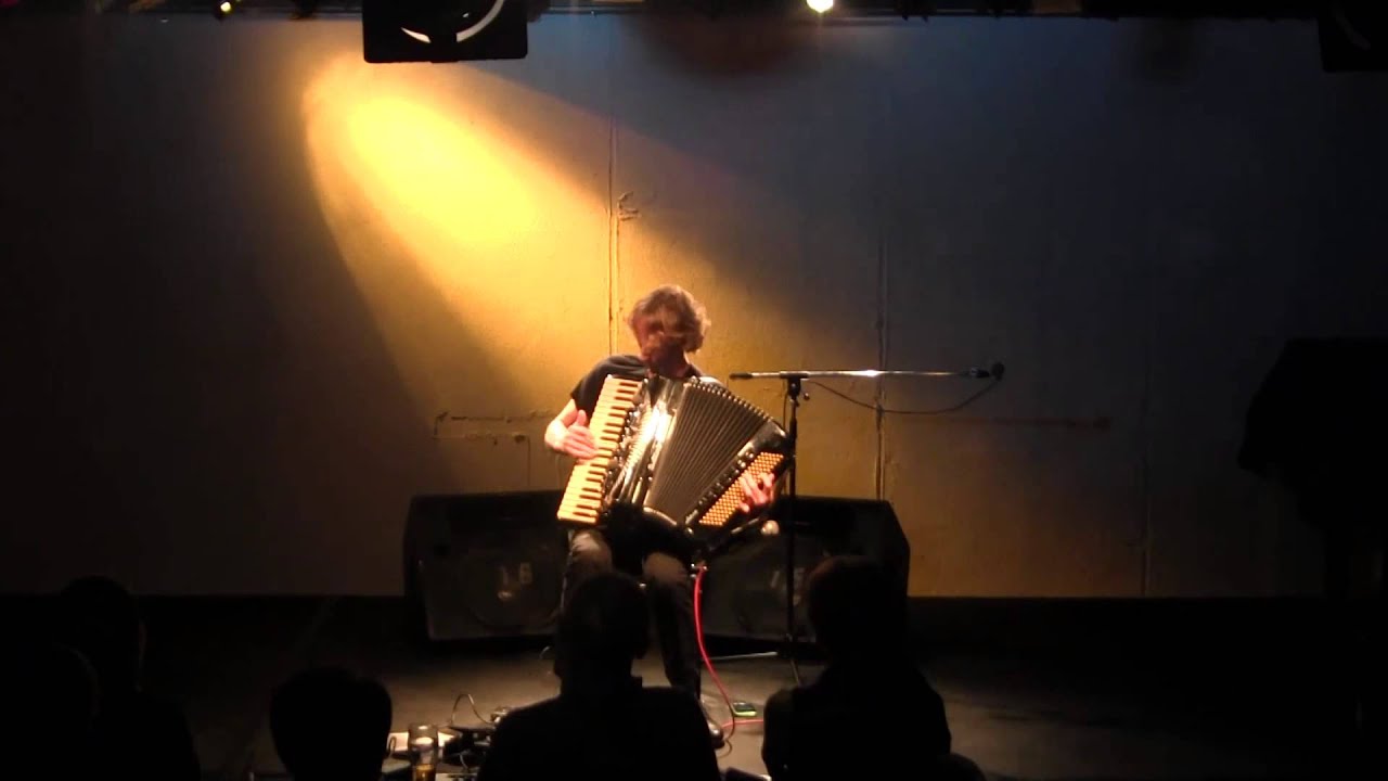 Misko Plavi - Kalanemi (Official Music Video) - YouTube