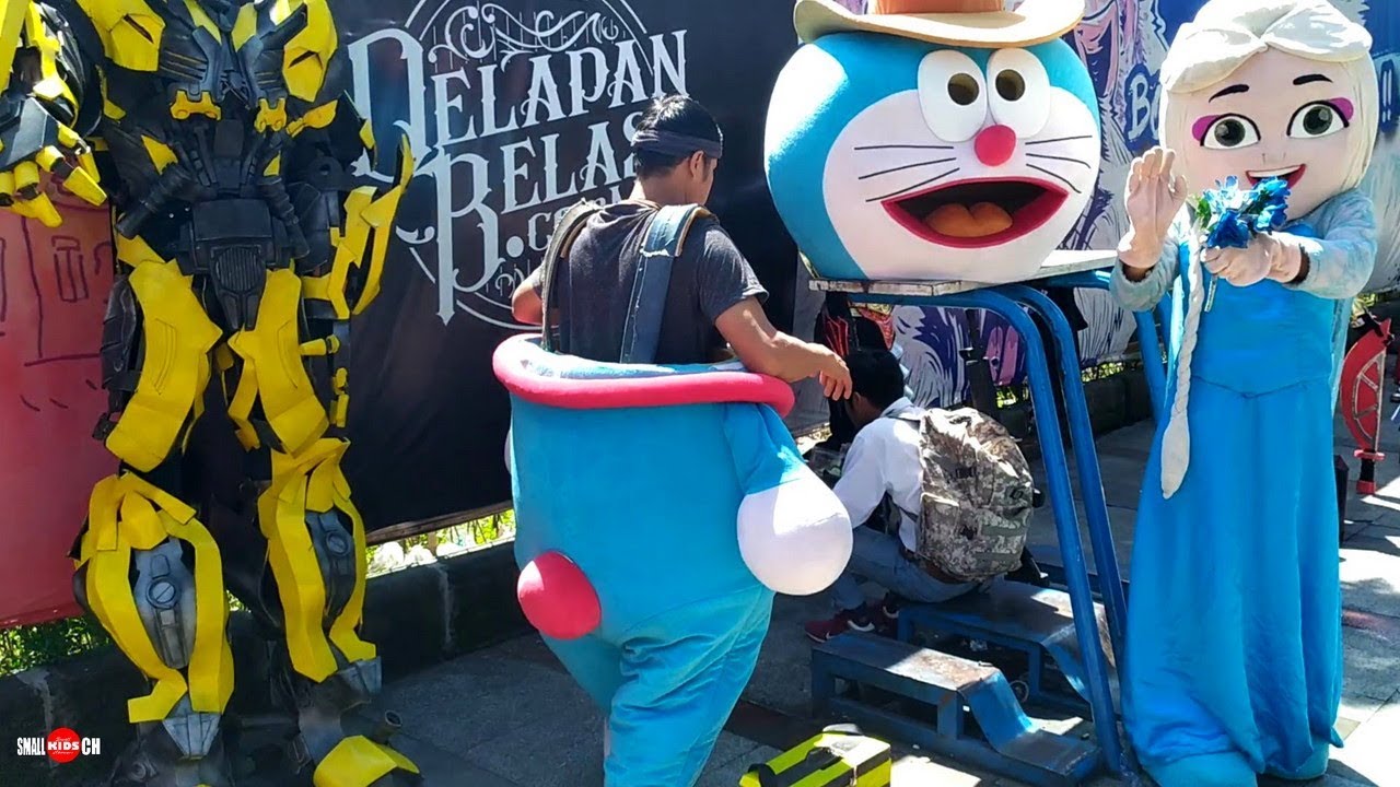 Badut Doraemon Kostum Elsa Frozen Boneka Mampang Masha - YouTube
