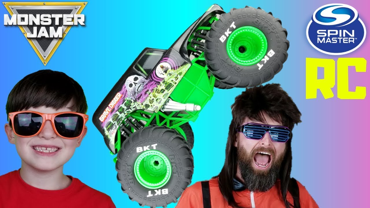 Monster Jam Monster Trucks Spin Master Grave Digger RC Freestyle - YouTube