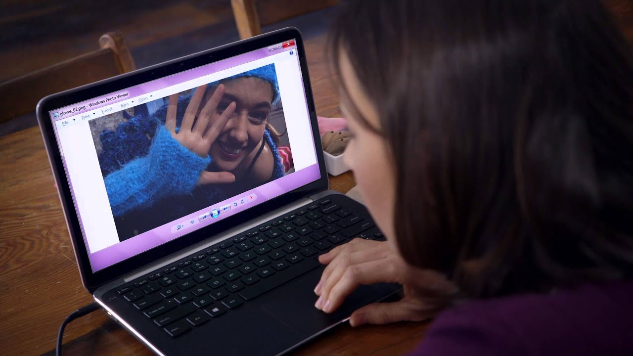Stay in touch with your friends with Skype - YouTube