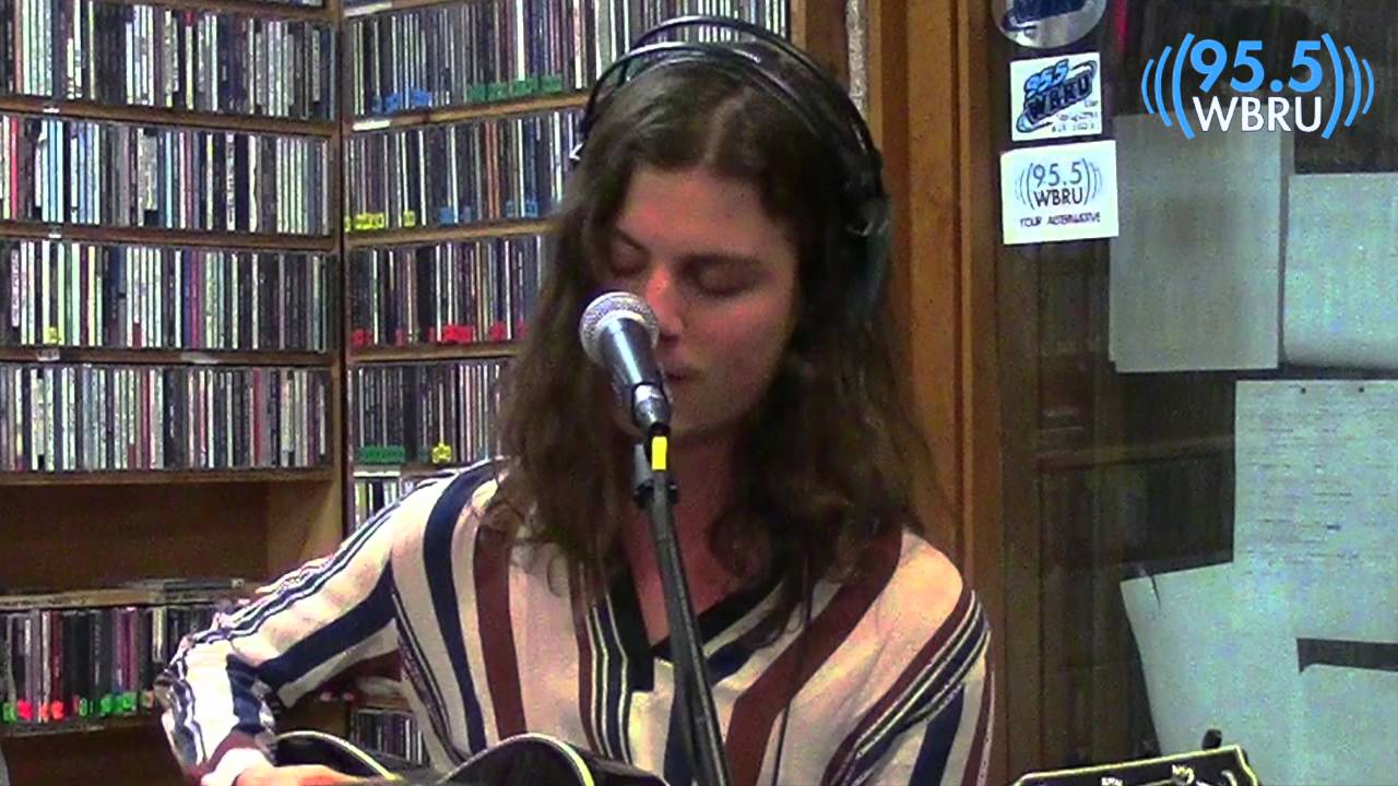 BØRNS - "10,000 Emerald Pools" (LIVE Acoustic In-Studio at WBRU) - YouTube
