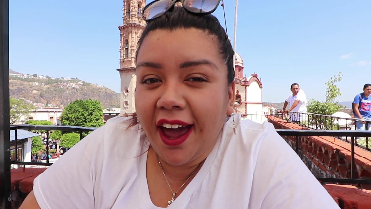 COMÍ MOLE ROSA | TAXCO - YouTube