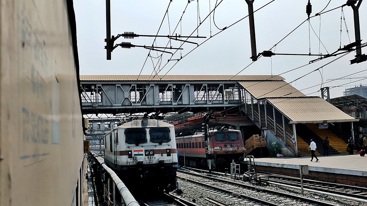 WAP-7 Light engine action at Pune - YouTube