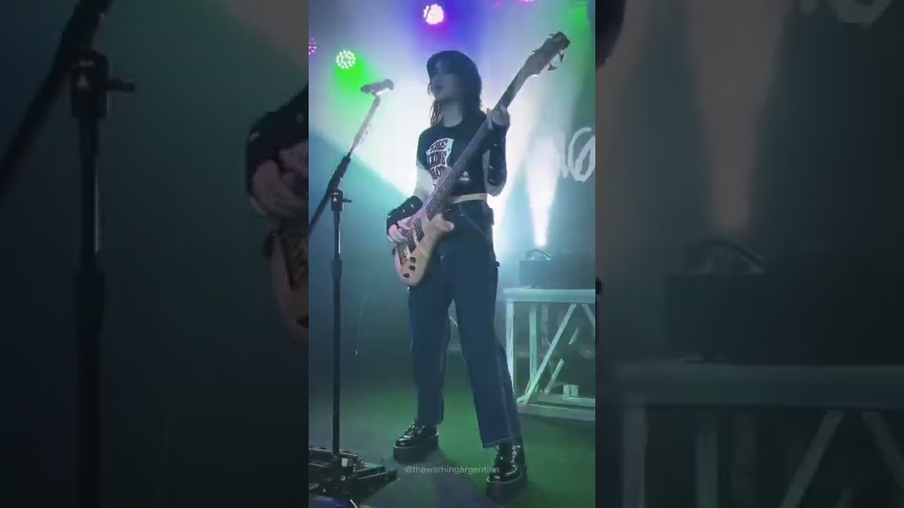 Ale, the bassist from The Warning 🔥 - YouTube