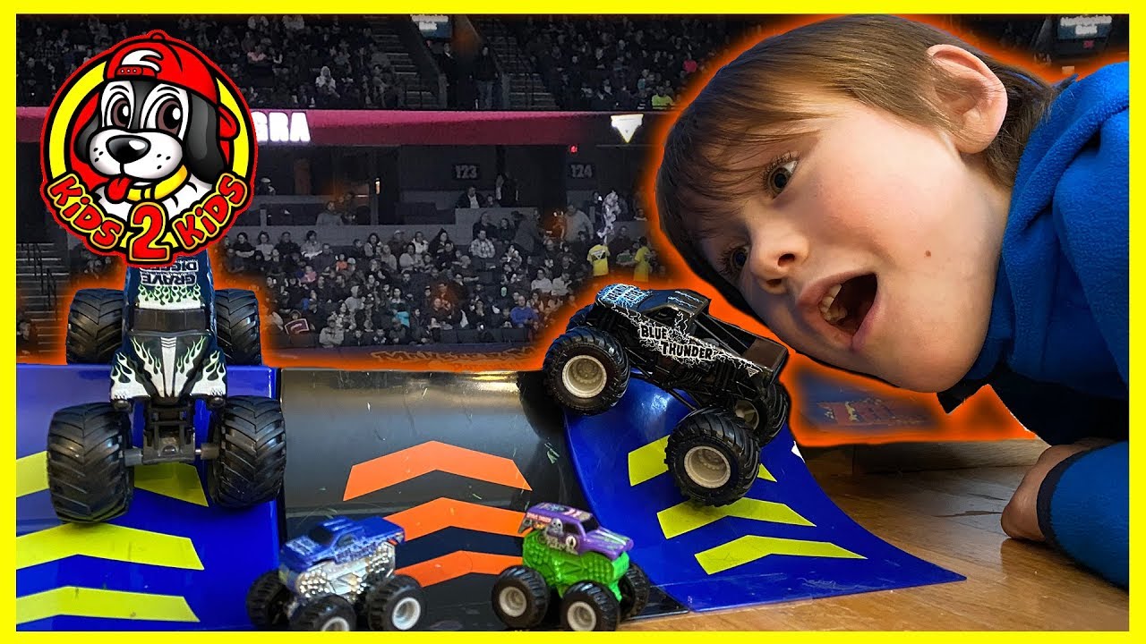 Monster Jam Truck Toys - Sonic's Earthquake Arena (HIGHEST SKY RAMP ...