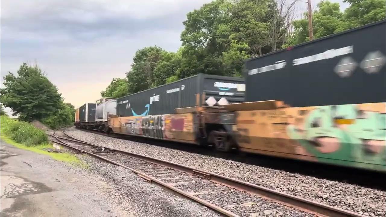 CSX 3346 ET44AH leads CSX I032 through Piscataway,NJ - YouTube