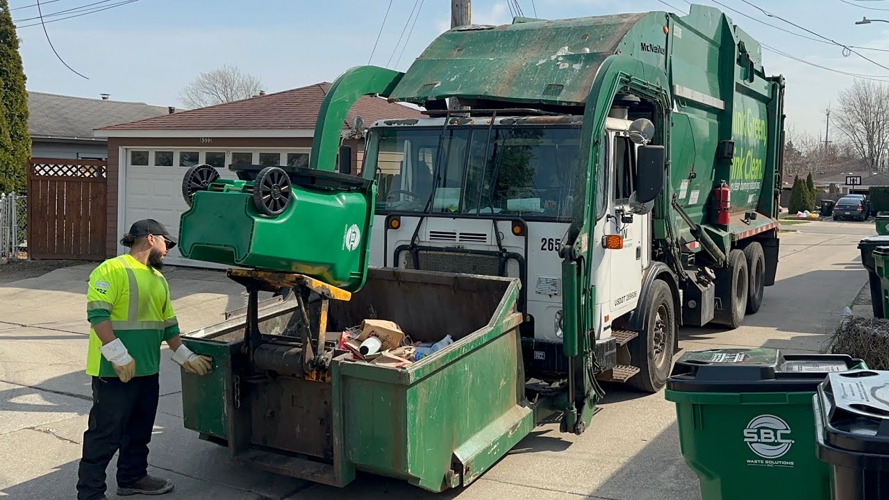 Waste Management Autocar McNeilus Carry Can Garbage Truck on SBC Carts ...