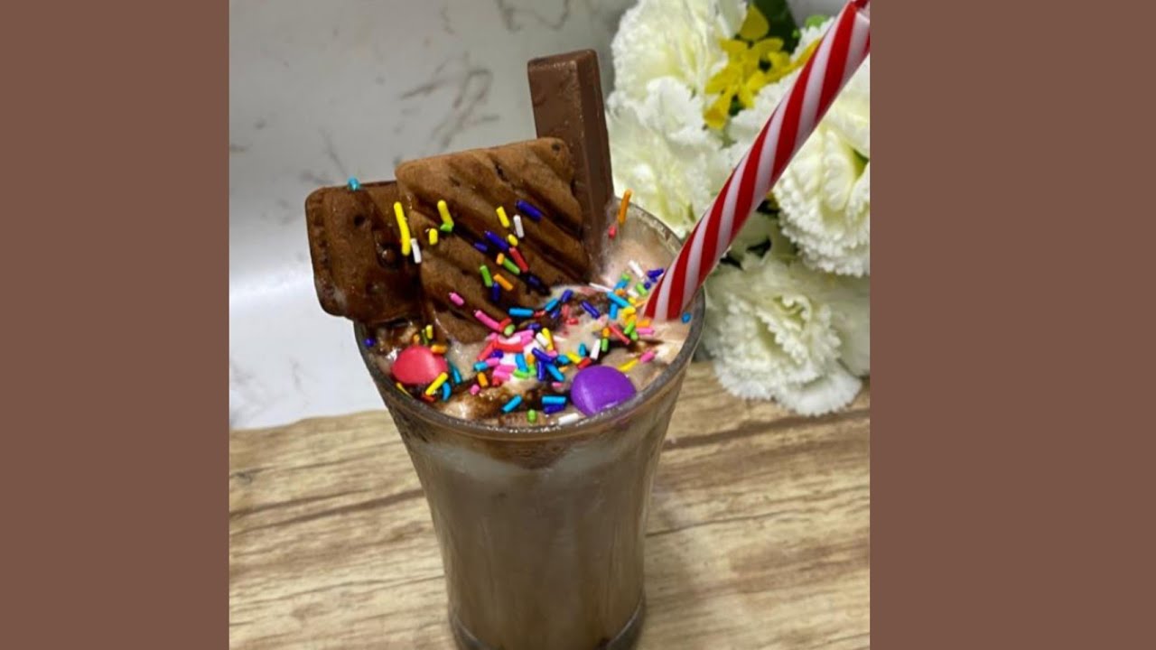 Overloaded chocolate shake ‼️a must try chocolate shake #chocolate # ...