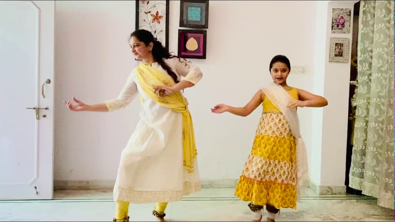 Mom and daughter classical dance !! Ghar more pardesiya Rishima dance video - YouTube