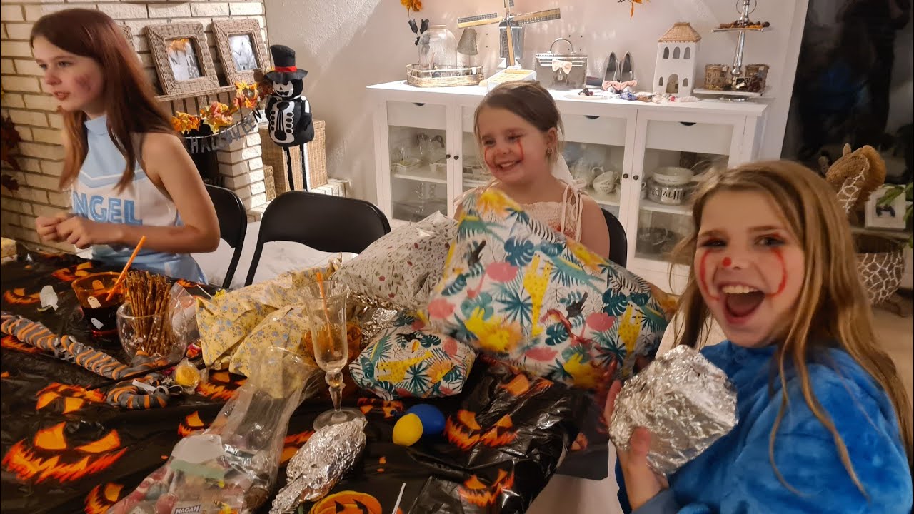 HALLOWEEN FESTEN 👻PAKKELEG 🎁🎁🎲😀 - YouTube