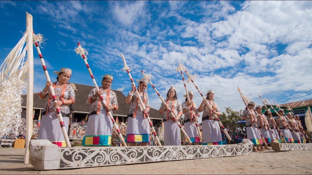 Festival Budaya Lesung Osap - Tradisi Turun Temurun Suku Dayak Kenyah ...