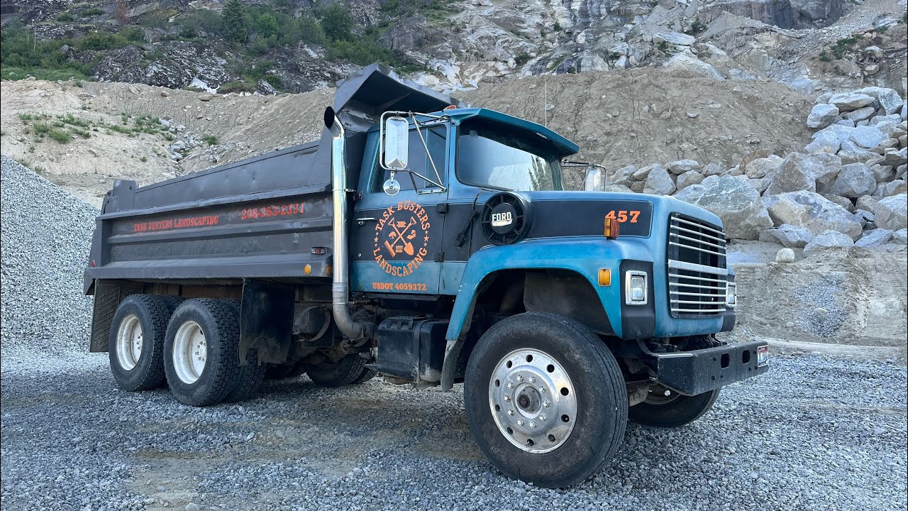 Ford L900 w/ 855 Big Cam Cummins fully loaded pull - YouTube