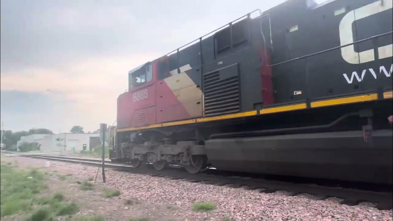 CN 8886 Heading Westbound Towards Iowa 2024 - YouTube