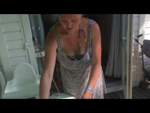 1 Eylul 2016 - Ispanya tatilinde Selin camasir yikarken