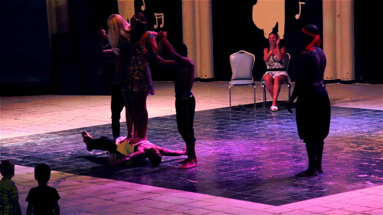 Fakir trample by two girls - YouTube