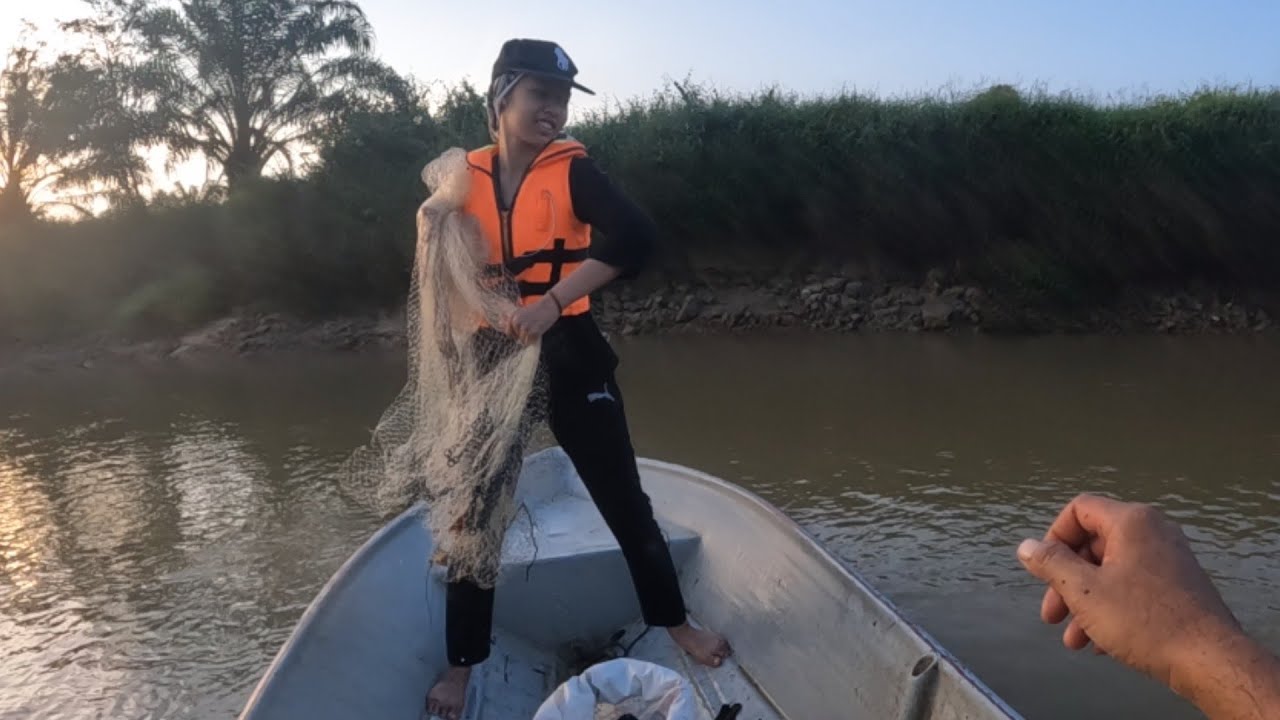 Anak perempuan jadi nelayan. - YouTube