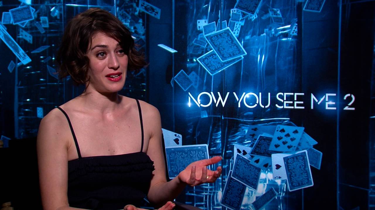 Lizzy Caplan Interview #NowYouSeeMe2 - YouTube