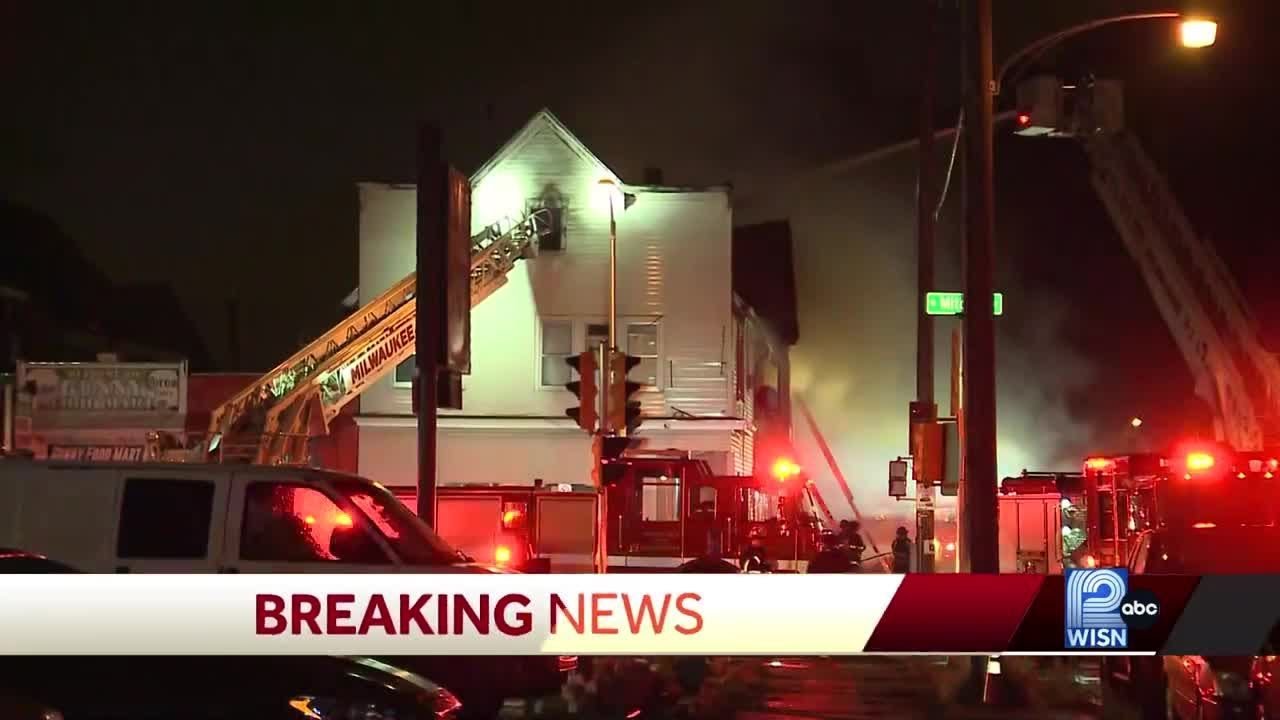 Residents evacuated from large apartment fire in Milwaukee - YouTube