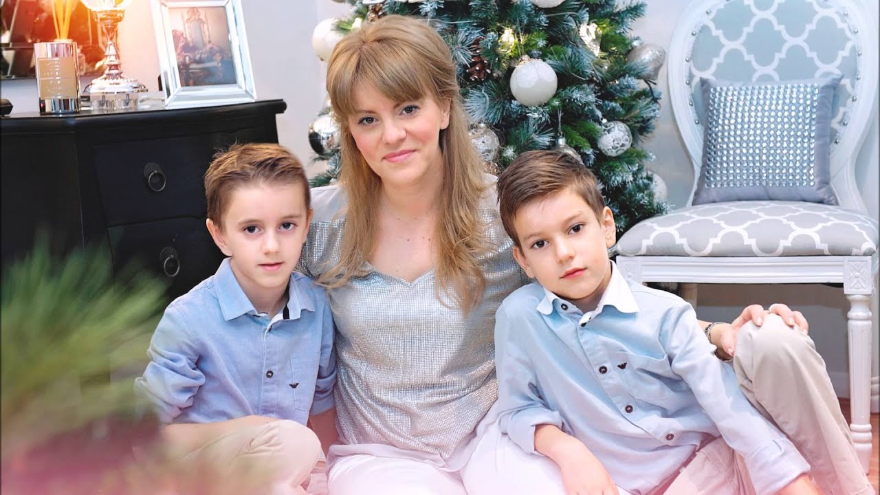 Miriam, Joshua & Michael Muntean - Colind pentru Rege - YouTube