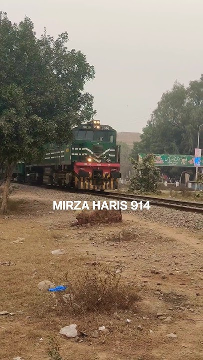 28 DN Shalimar Express With GEU-40-9016 #engine #pakrailways - YouTube