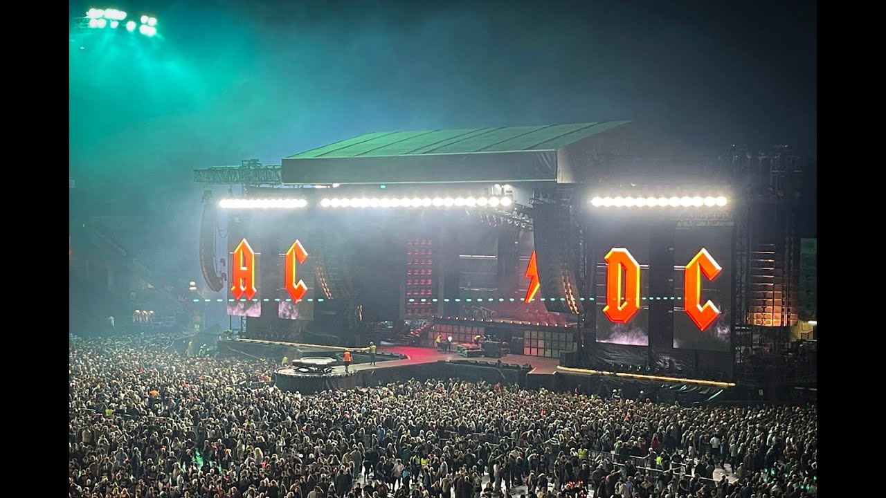 AC/DC Highlights from the Power Up Tour - Croke Park Dublin 17th August ...