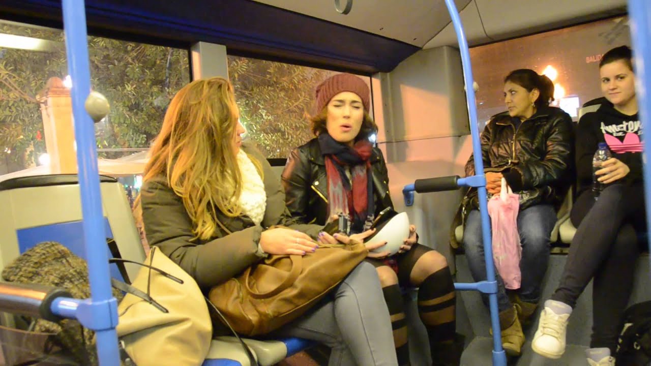 Cantando en EL AUTOBÚS 1 - YouTube