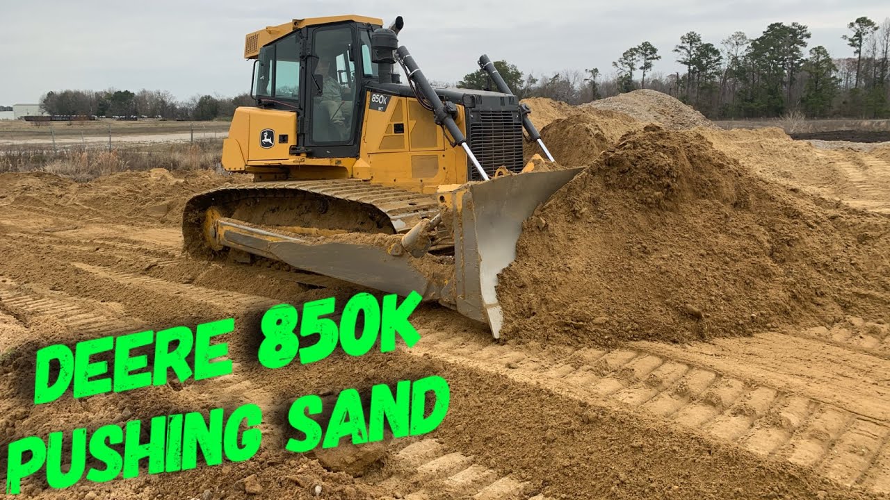 John Deere 850k bulldozer pushing sand - YouTube