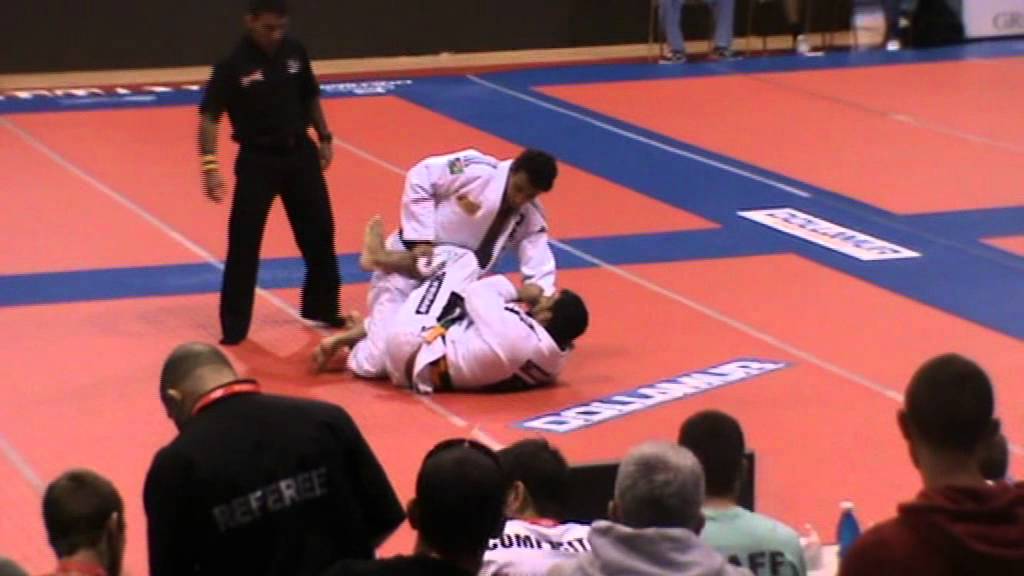 BJJ Pro Cup 2011 - ROMULO BARRAL vs EDUARDO RIOS - YouTube