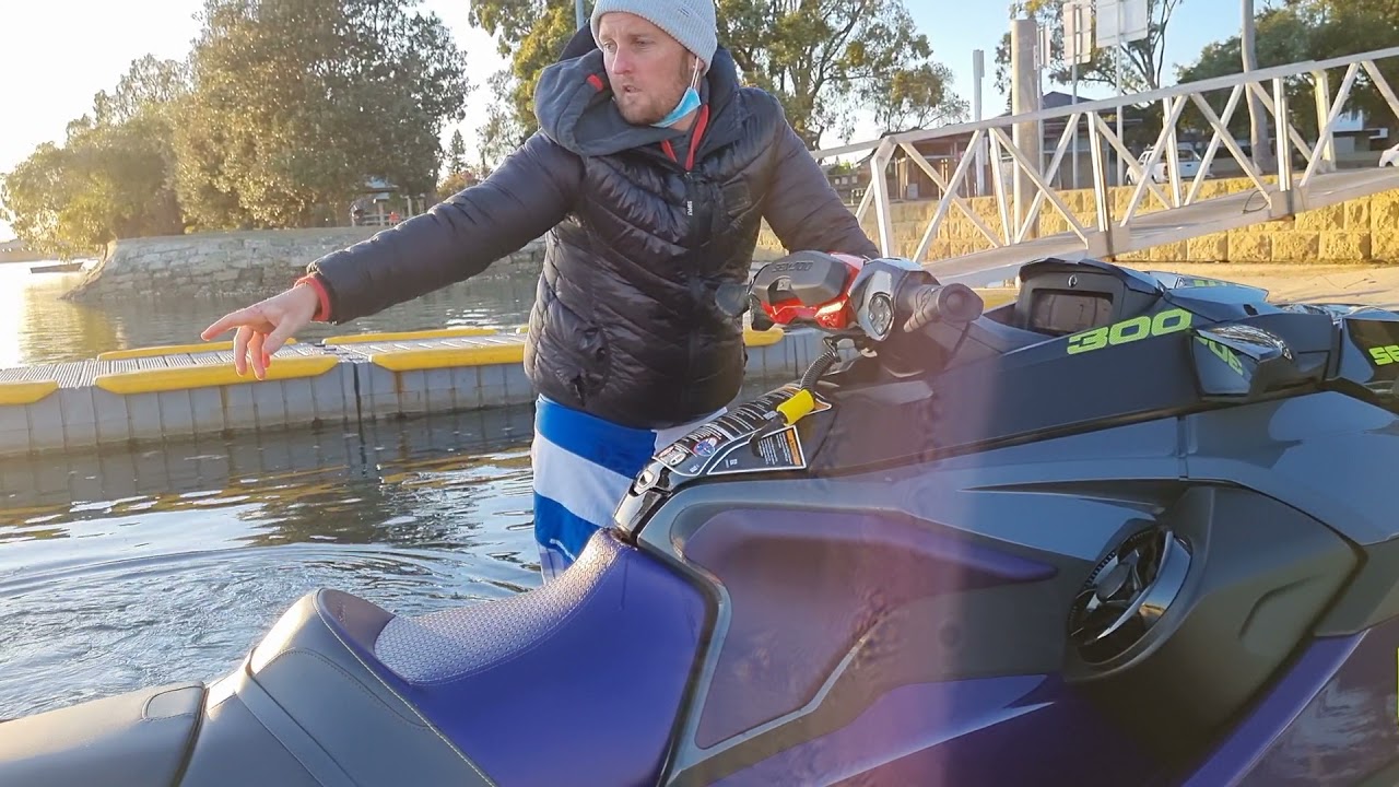 Launching a jet ski from the trailer - YouTube