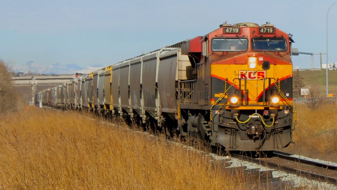 RARE! KCSM 4719 leads CP Grain train and UP 5961 new paint in middle Eastbound at Keith. - YouTube