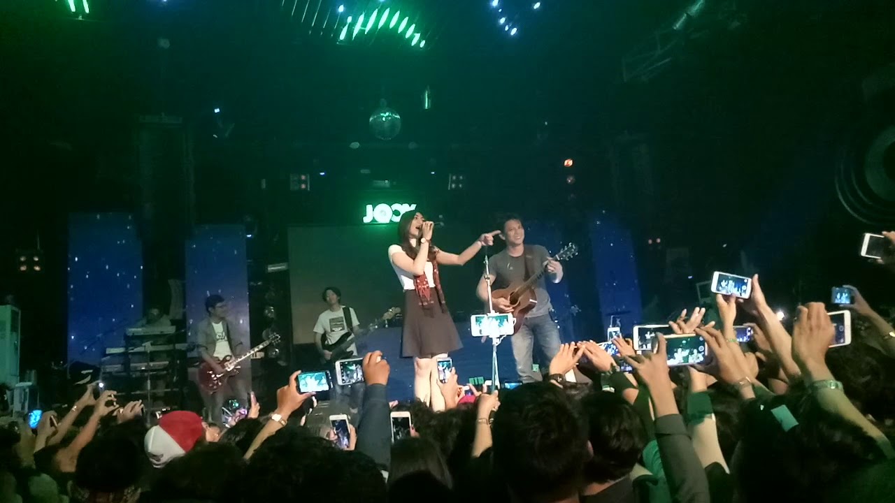 Noah feat Tiwi sahabat noah - Kukatakan dgn Indah - Live Liquid Jogja ...