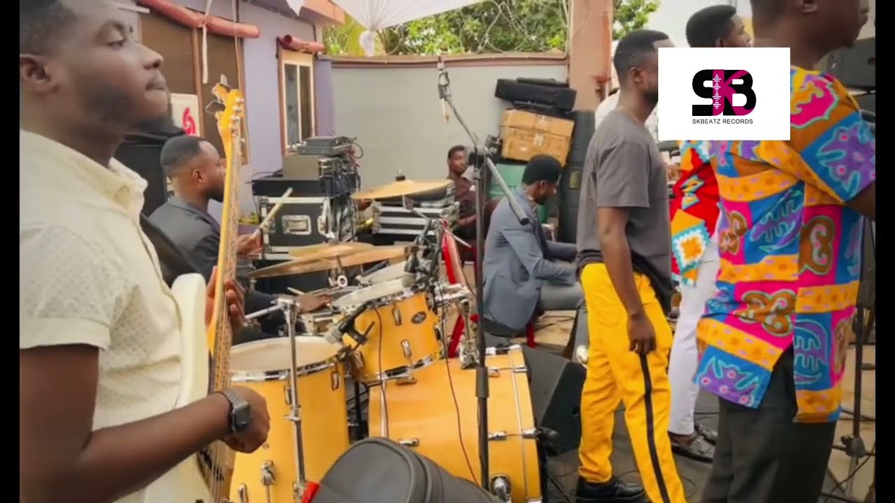 Watch OSEI poku 🎸 , KOFI EMMA 🥁& Crew in thier Elements || Gospel ...