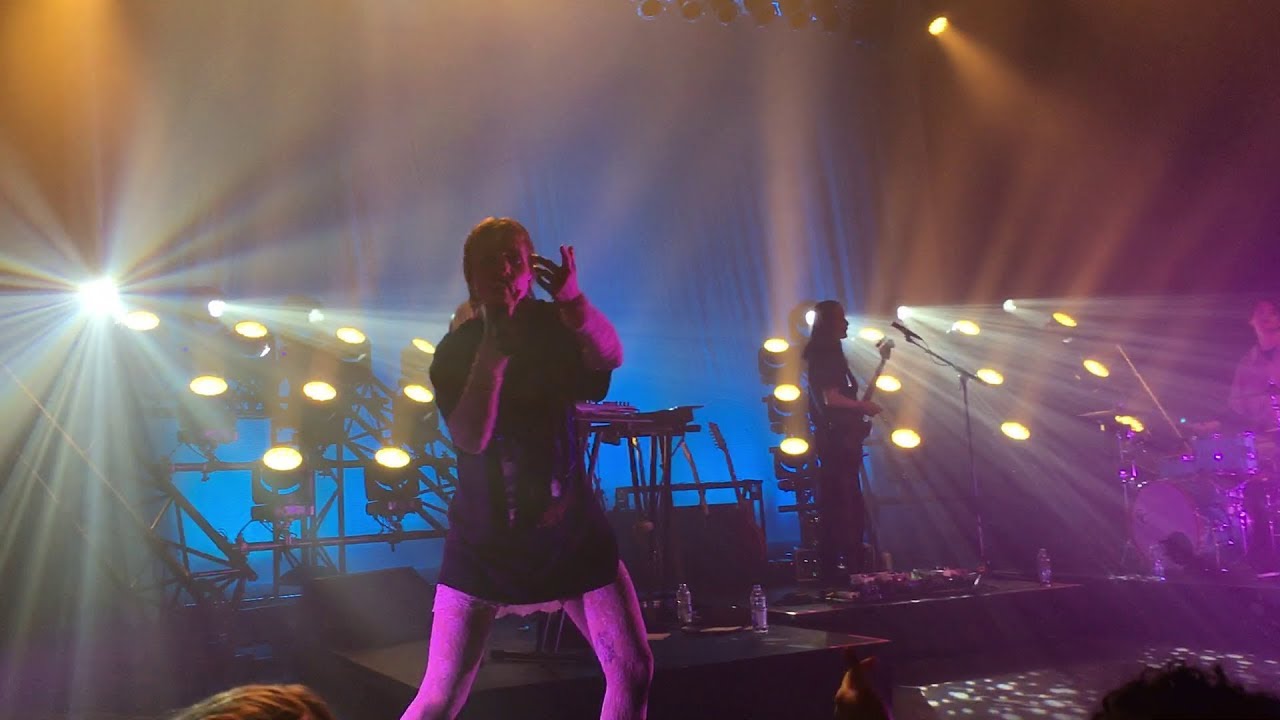 MØ - Don't Leave & Final Song (Toronto 2018) - YouTube