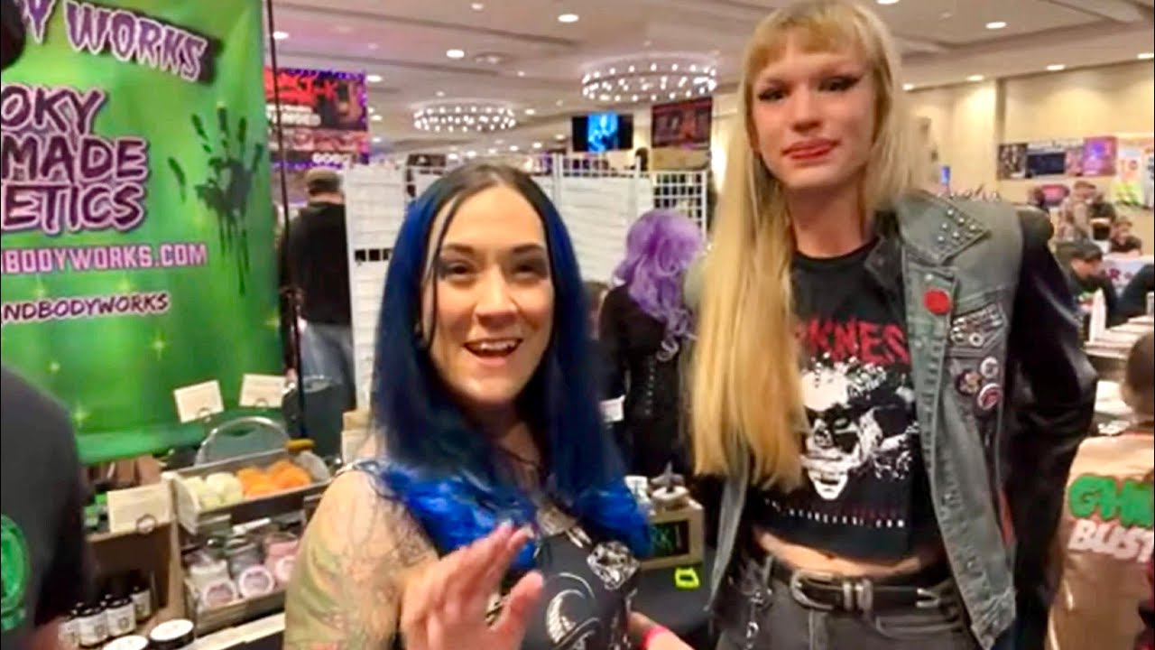 Livestream at the "Days of the Dead" Convention. - YouTube