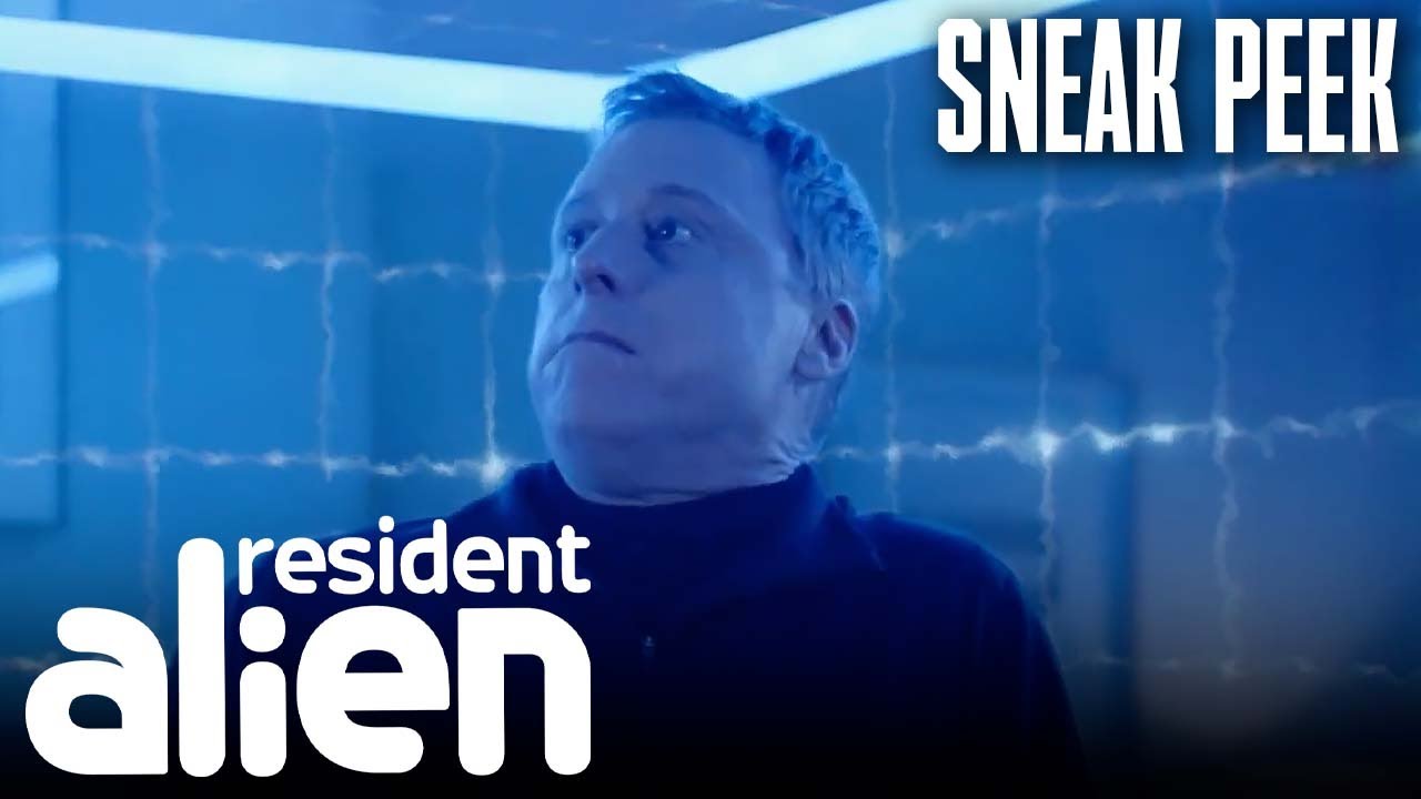 SNEAK PEEK: Harry's Greatest Weakness: Pizza | Resident Alien (S3 E2 ...