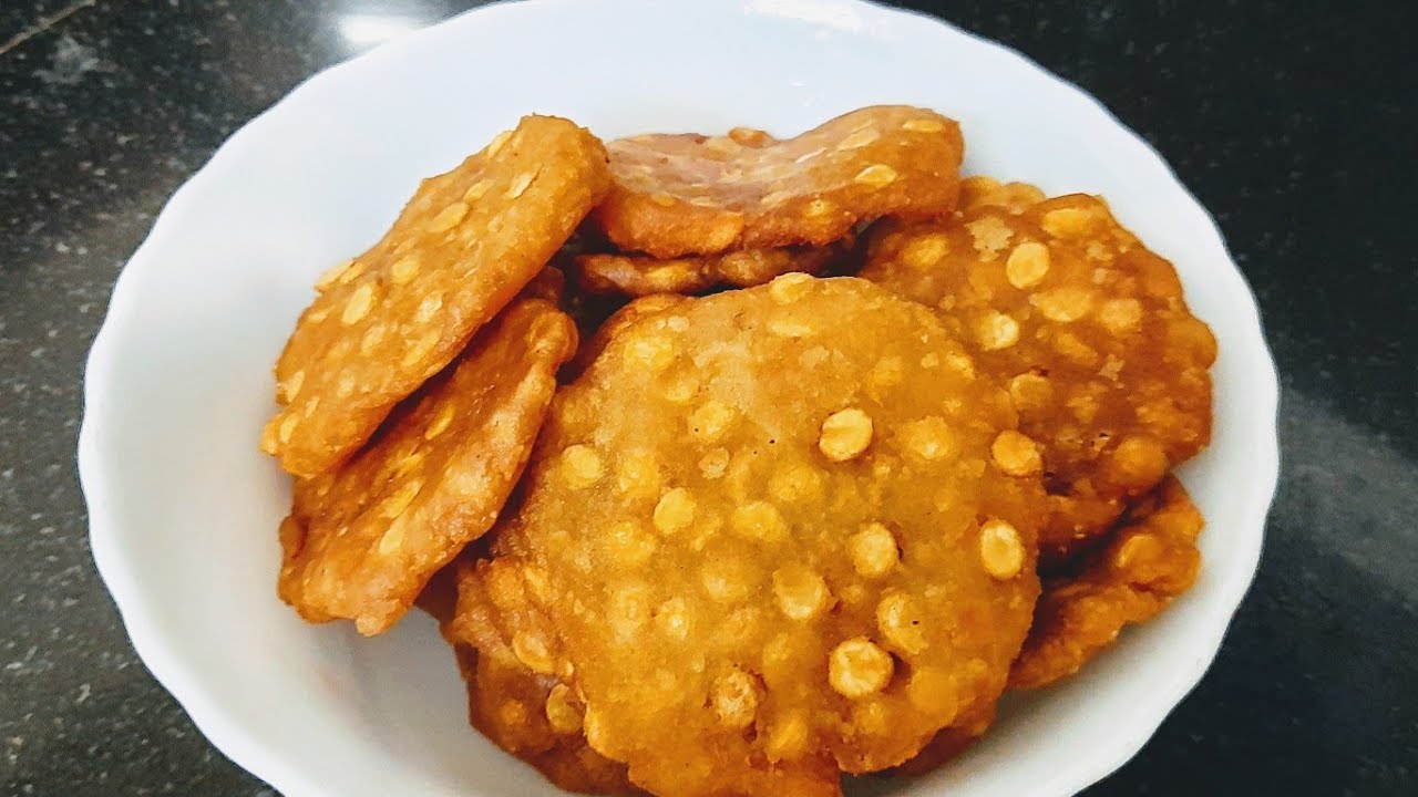 వరి పిండితో కరకరలాడే పప్పు చెక్కలు||crispy rice flour chips ...