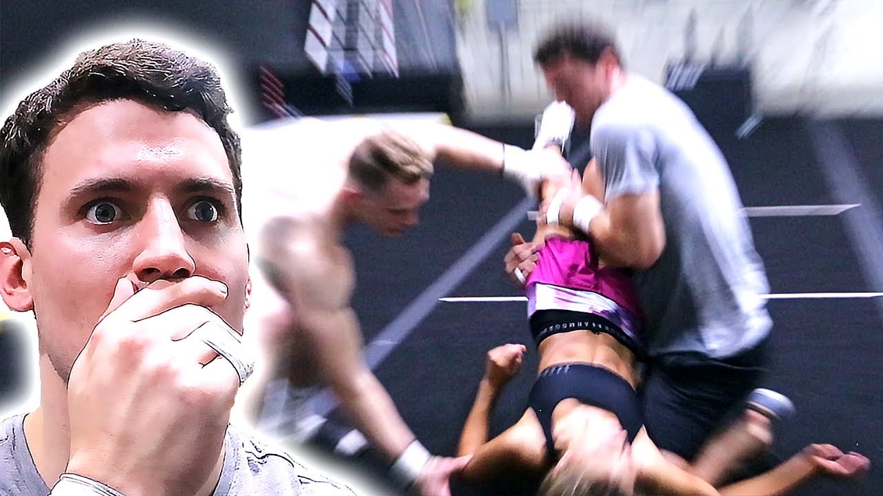 Cheerleader falls on head (stunting) - YouTube