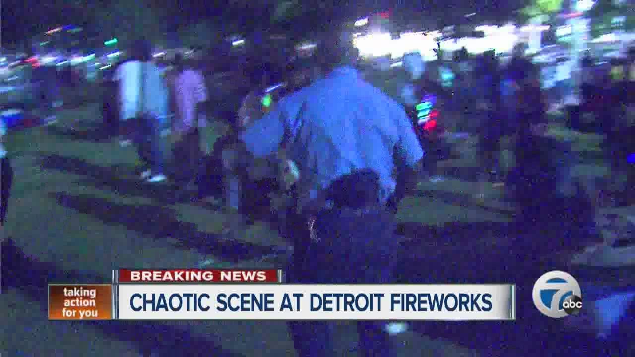 Chaotic scene at the Detroit fireworks - YouTube