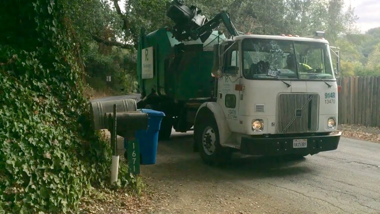 Volvo WX42 Mini Rapid Rail Garbage Truck - YouTube