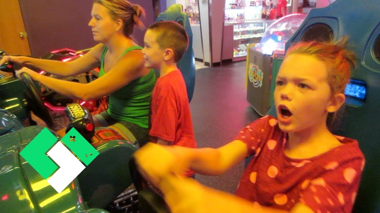 FAMILY GAME NIGHT AT THE ARCADE (8.19.13 - Day 507) | Clintus.tv - YouTube
