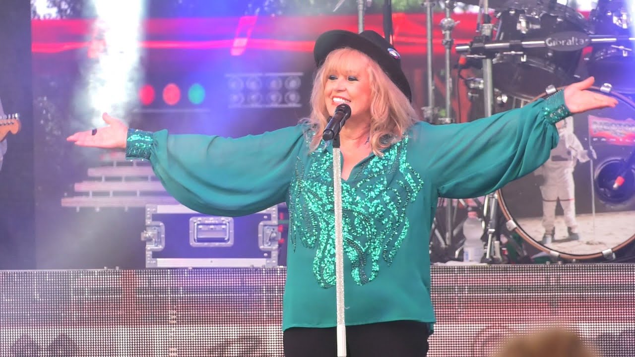 Városünnep 2024. - Neoton Família koncert - Völgyhíd TV - YouTube