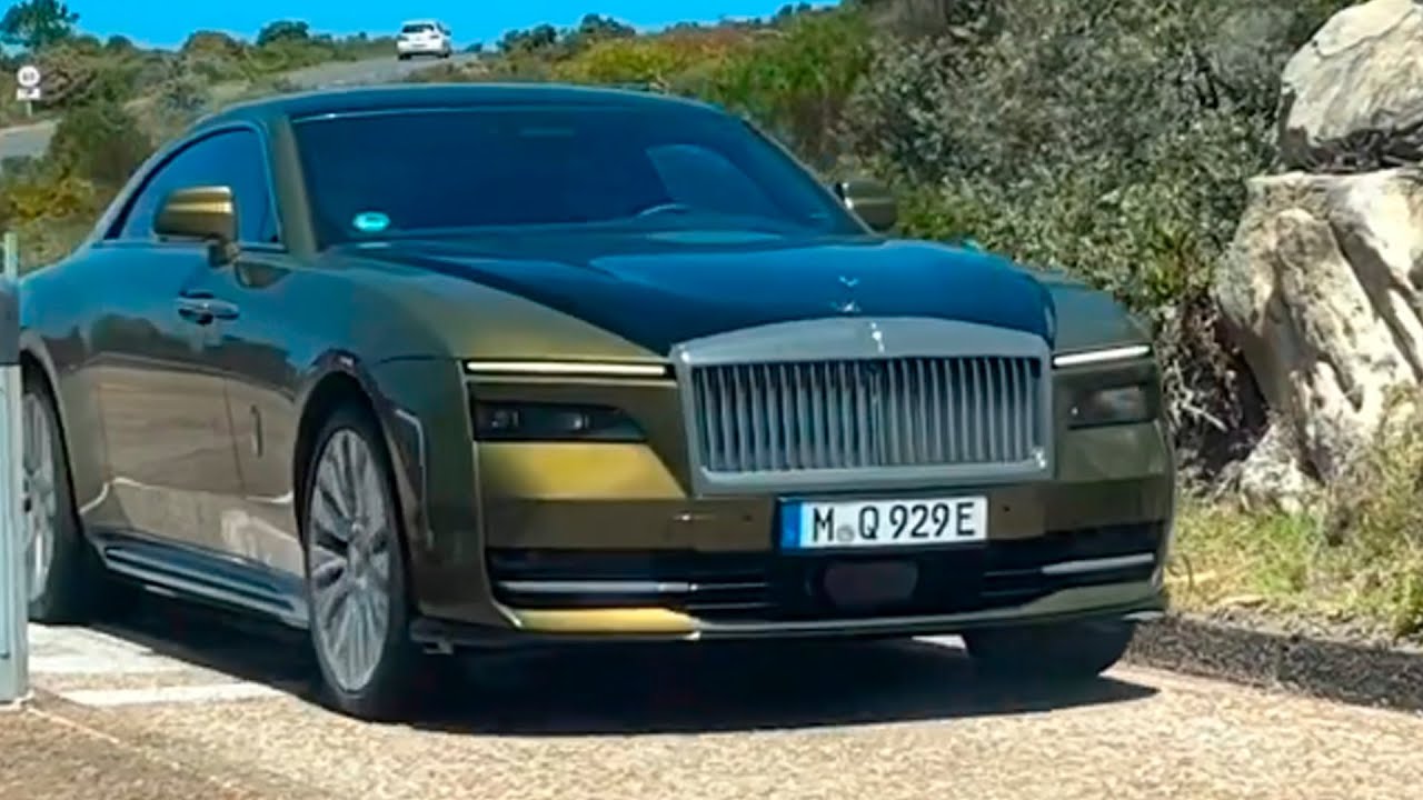 FIRST ROLLS-ROYCE SPECTRE SPOTTED ON THE ROAD IN CAPE TOWN - YouTube
