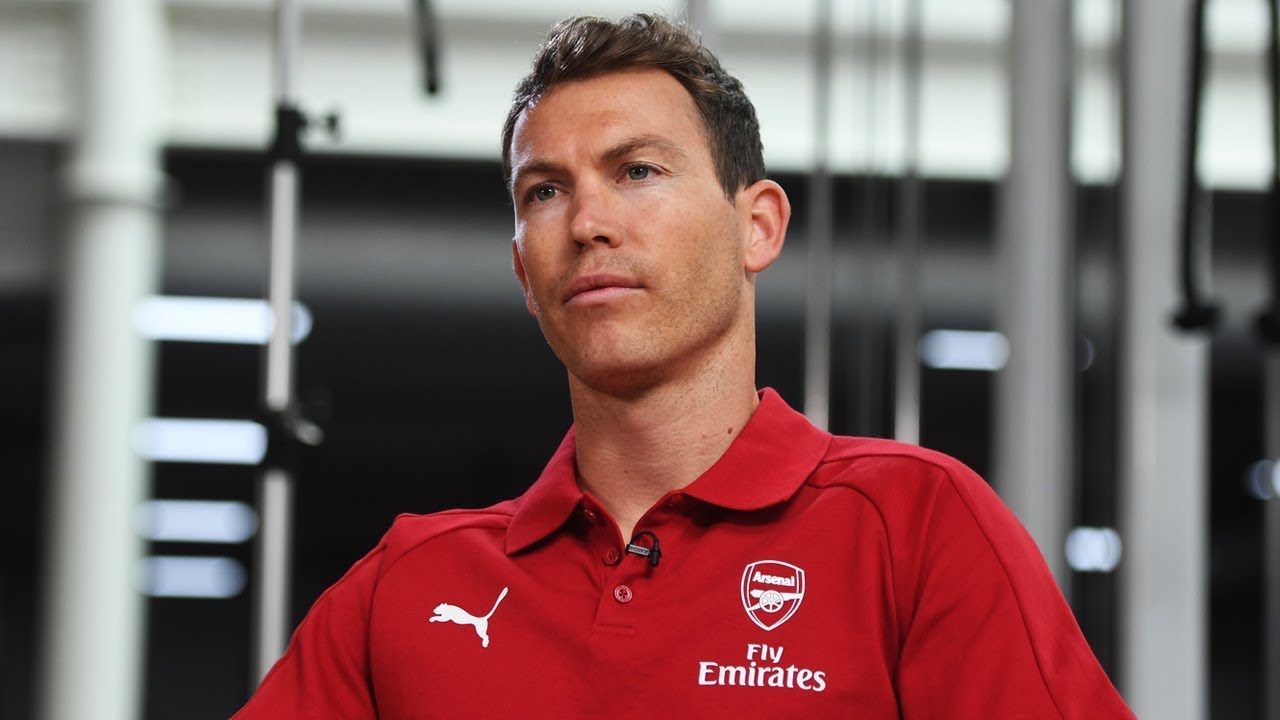Stephan Lichtsteiner's first Arsenal interview - YouTube