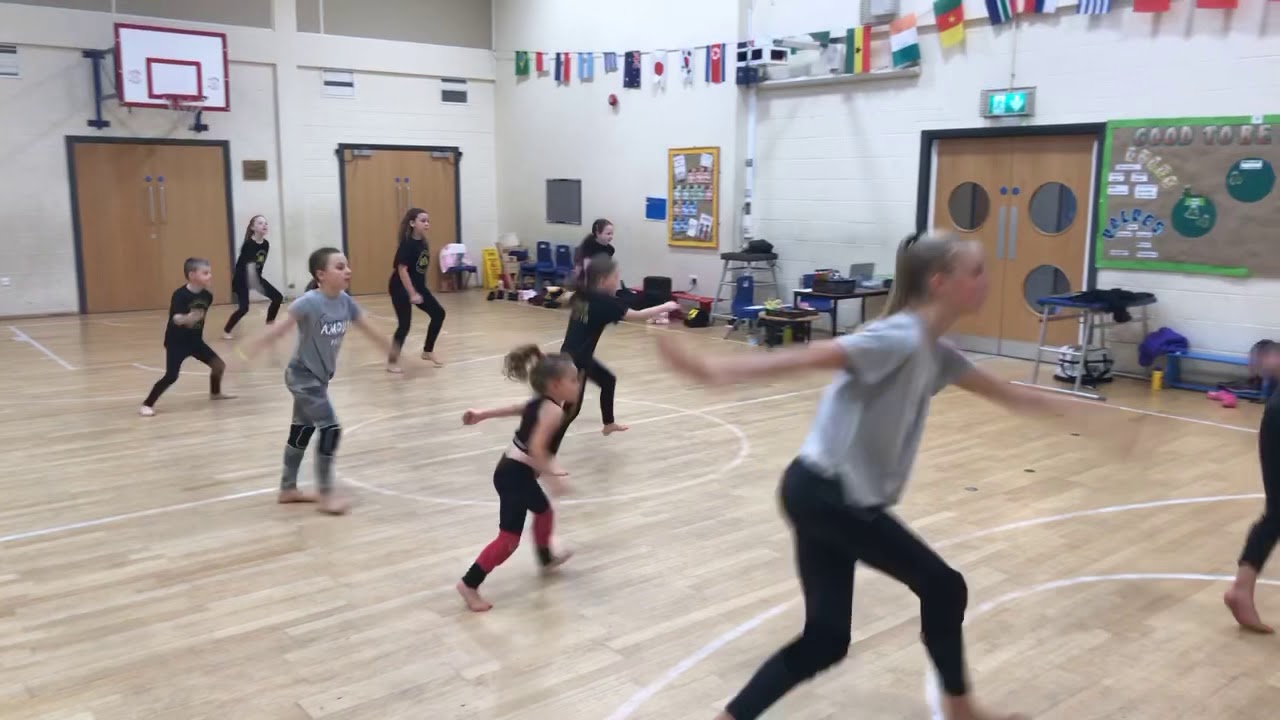 Aged 7+ Beginner Freestyle Dance Class - YouTube