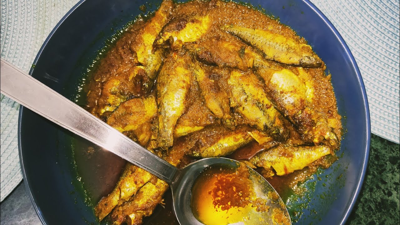 পুটি মাছের ঝোল একবার এইভাবে বানিয়ে দেখুন। Bengali Puti Macher Jol ...