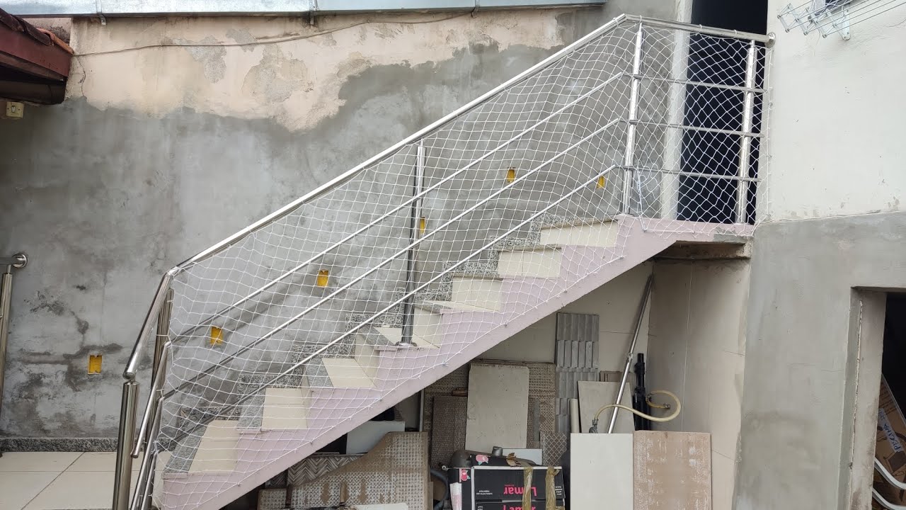 Tela de proteção em escada/ guarda corpo/ corrimão (PREVINY REDES E ...